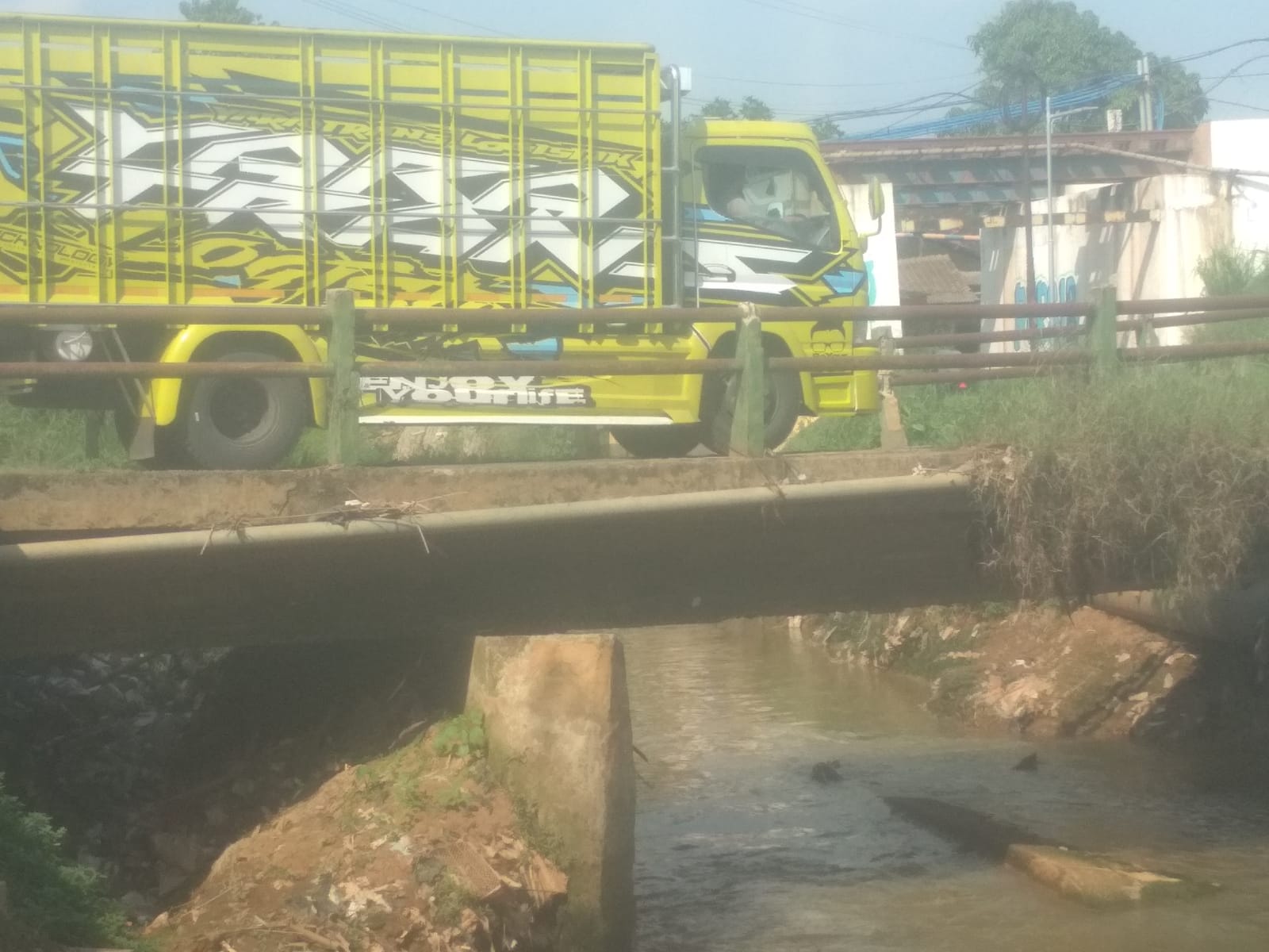 Jembatan Karang Gelam Karawang Terancam Ambruk, Warga Desa Dawuan ...